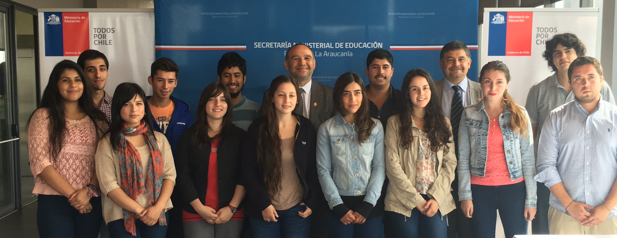 Autoridades se reúnen con estudiantes que ya cursan la educación ...